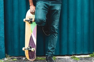 Tapered leg – co to znaczy? Jak stylizować takie spodnie? | Born2be